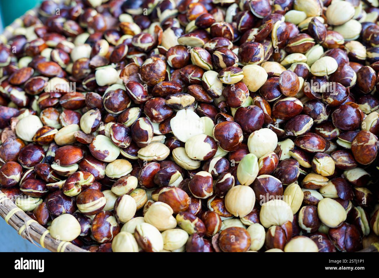 jengkol at the traditional market Stock Photo - Alamy