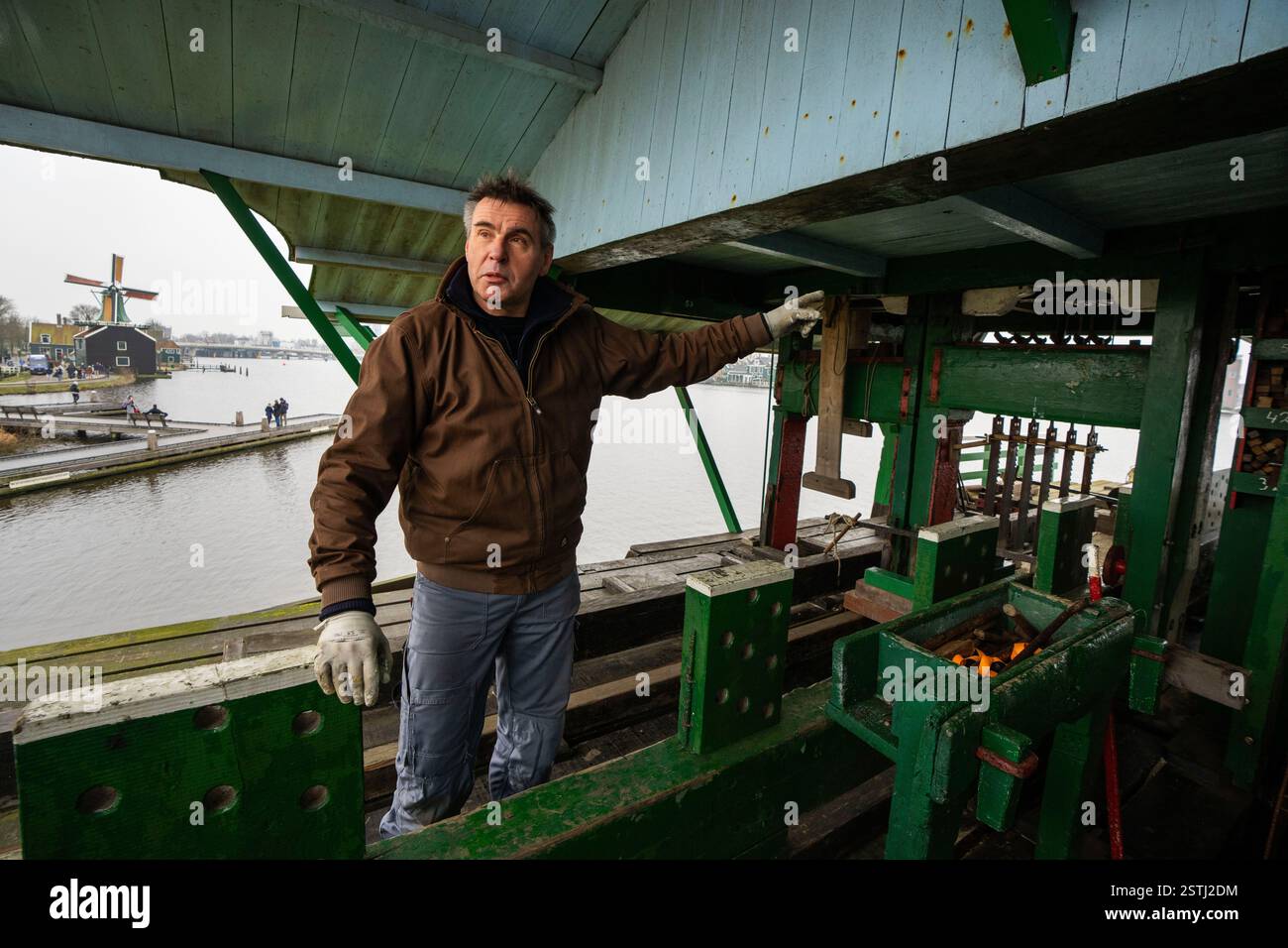 Erik d'Ailly points when explaining the mechanics of the centuries-old Gekroonde Poelenburg ...