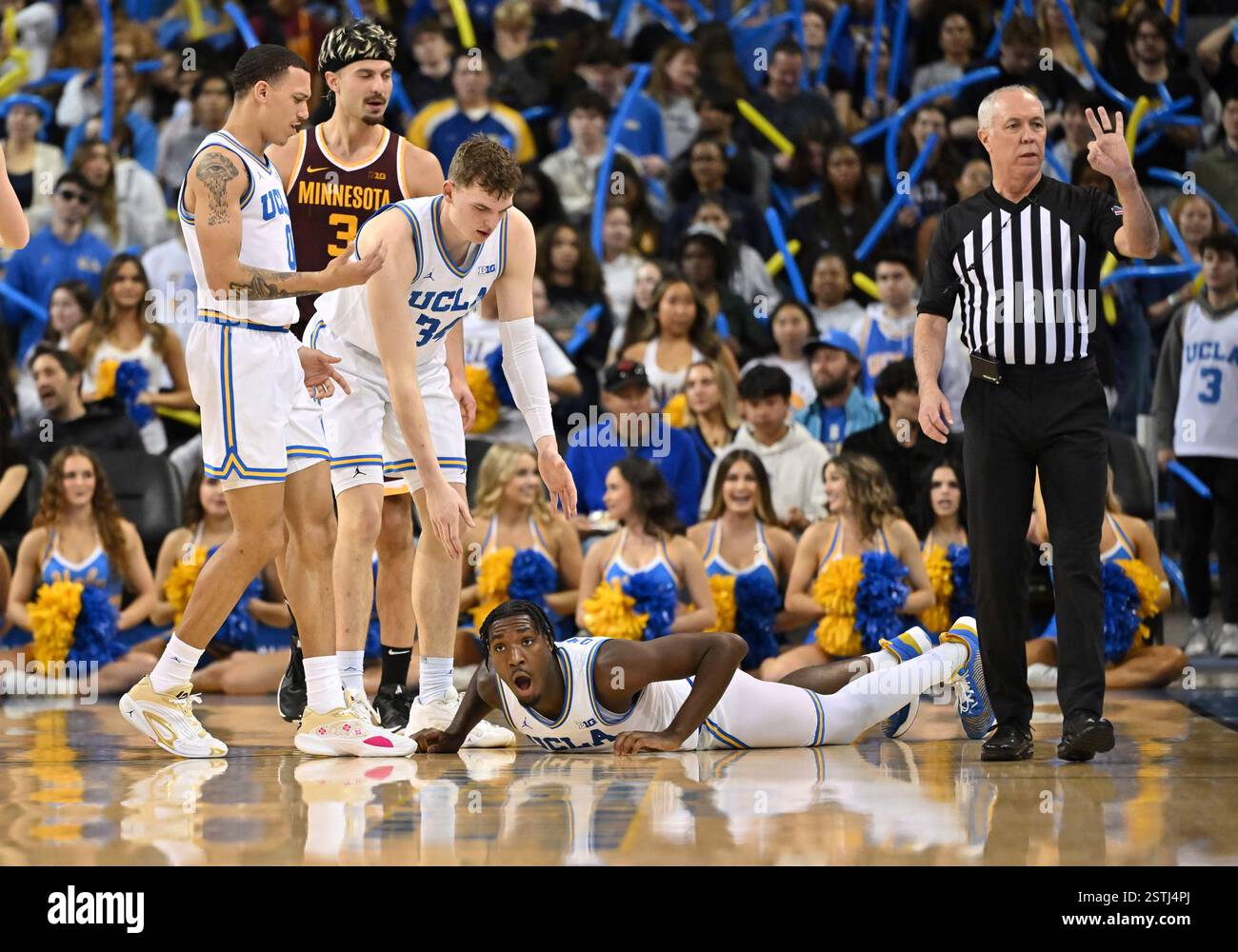LOS ANGELES, CA - FEBRUARY 18: UCLA Bruins guard Eric Dailey Jr. (3 ...