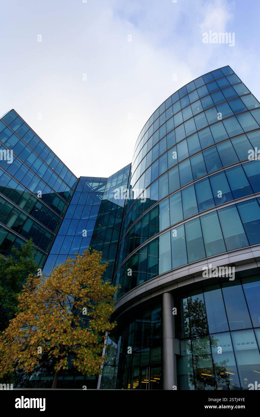 Concrete room futuristic windows hi-res stock photography and images ...