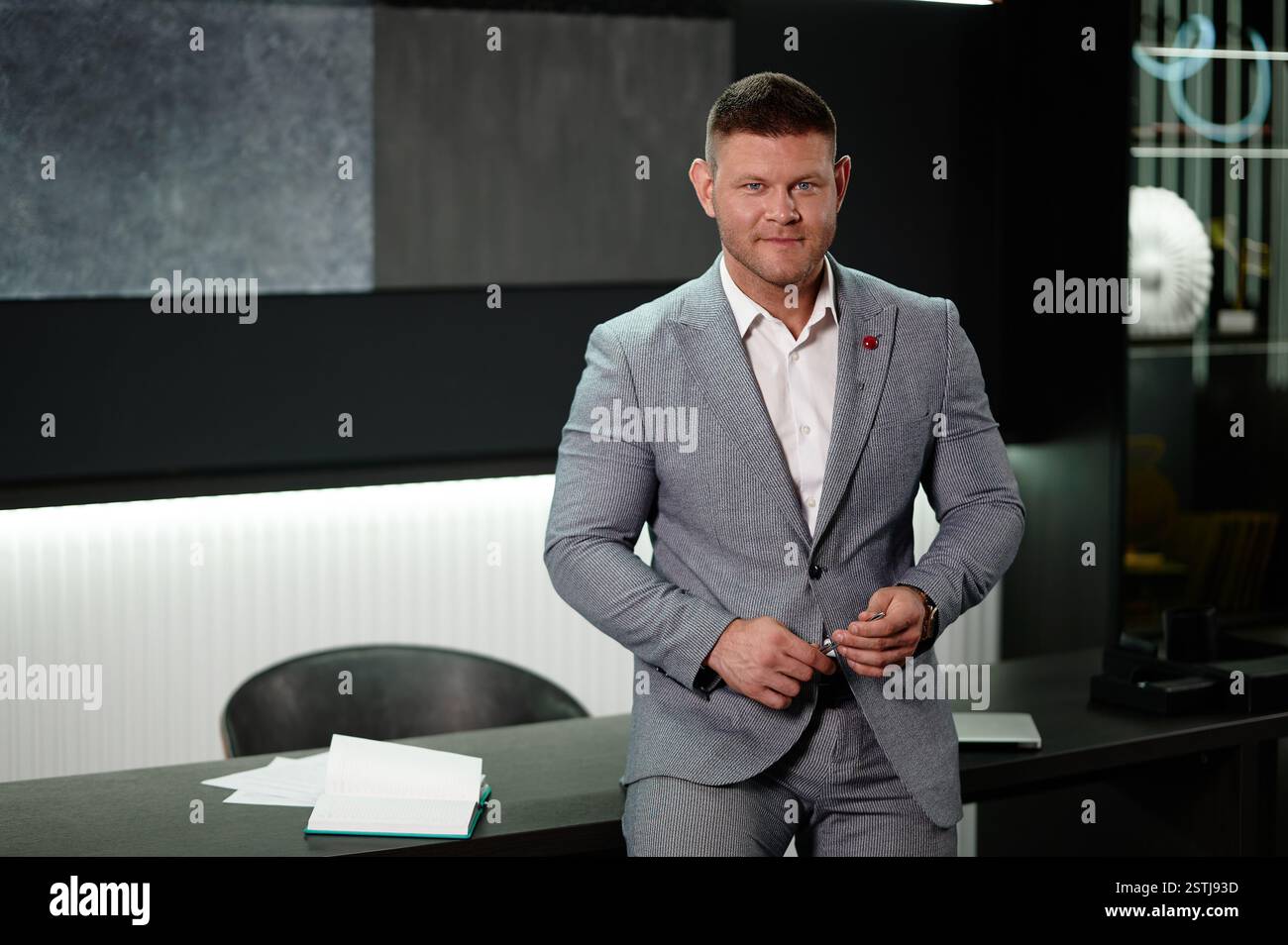 Supervisor in workplace relaxed hi-res stock photography and images - Alamy