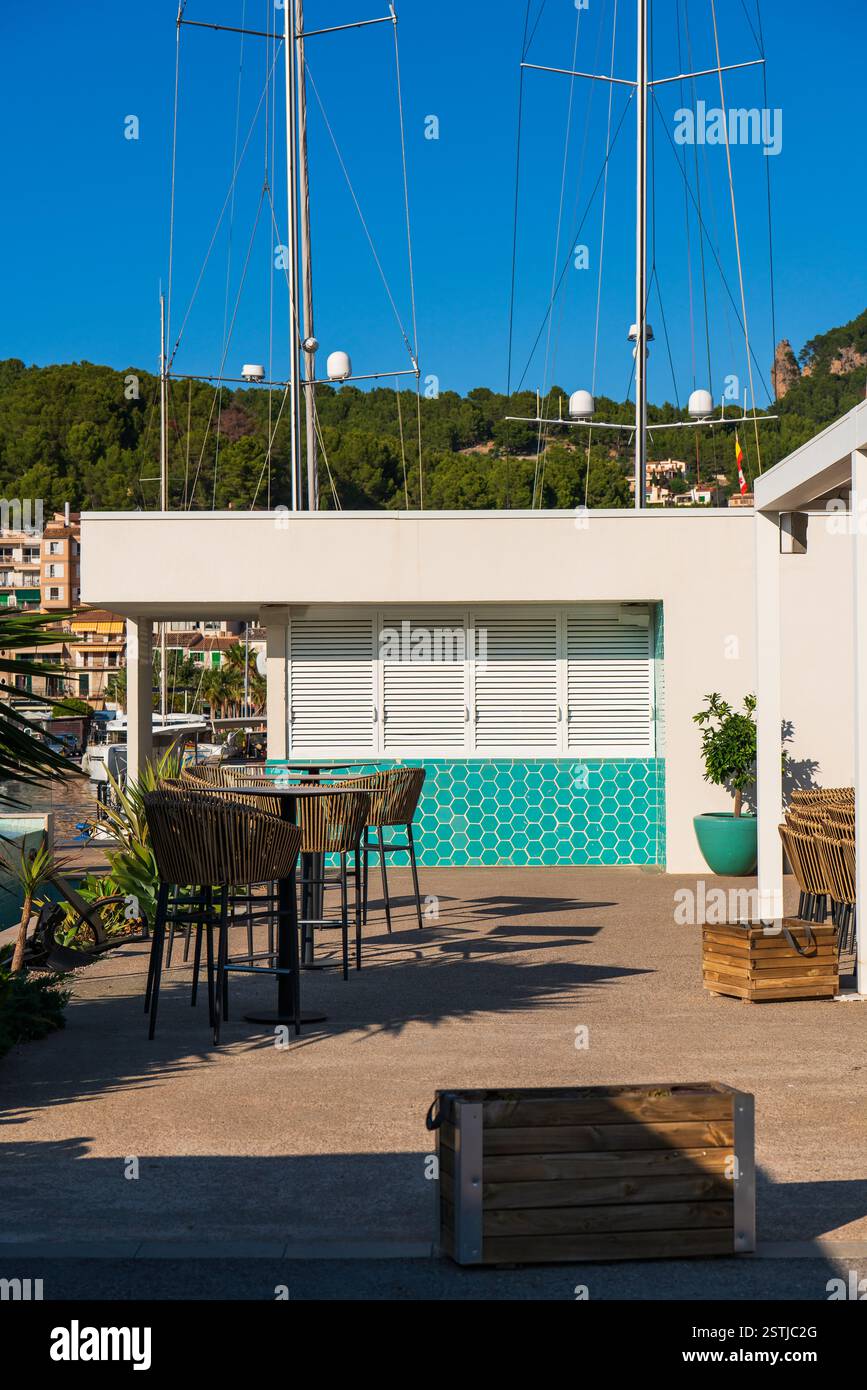 Enjoy charming outdoor cafe atmosphere hi-res stock photography and ...