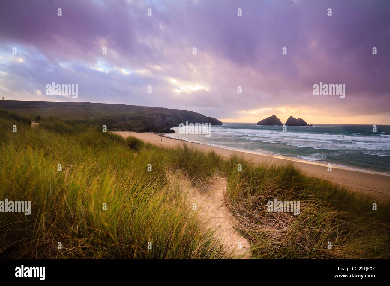 A dramatic sunset at Holywell bay cornwall Stock Photo - Alamy