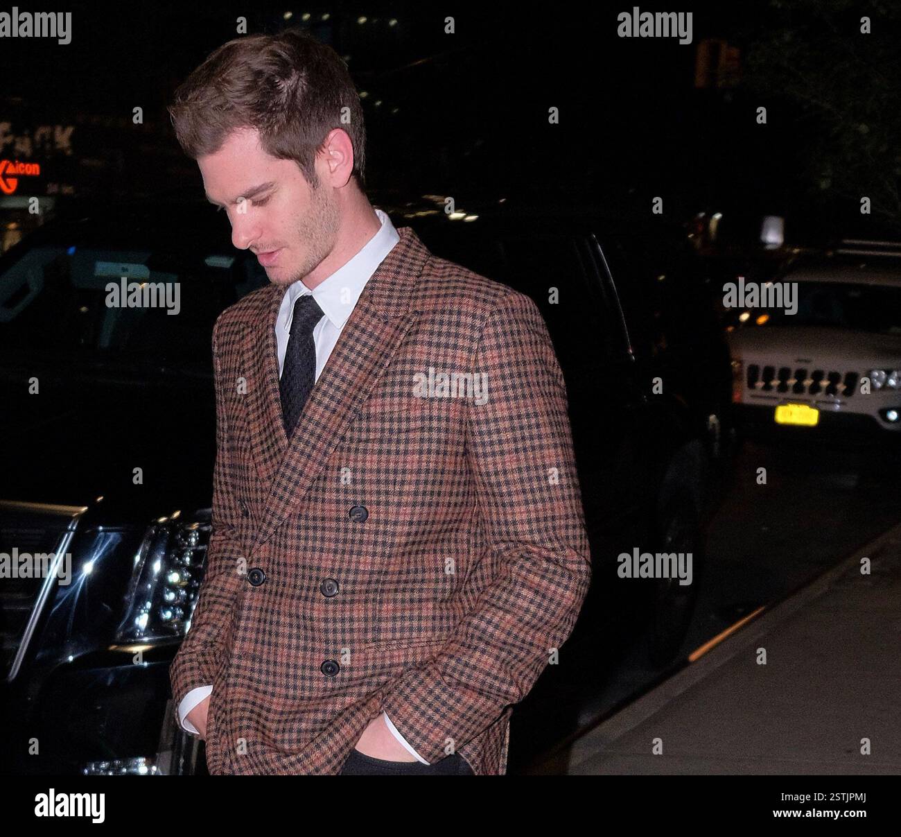 Actor Andrew Garfield leaving his Manhattan hotel on October 10, 2017 ...