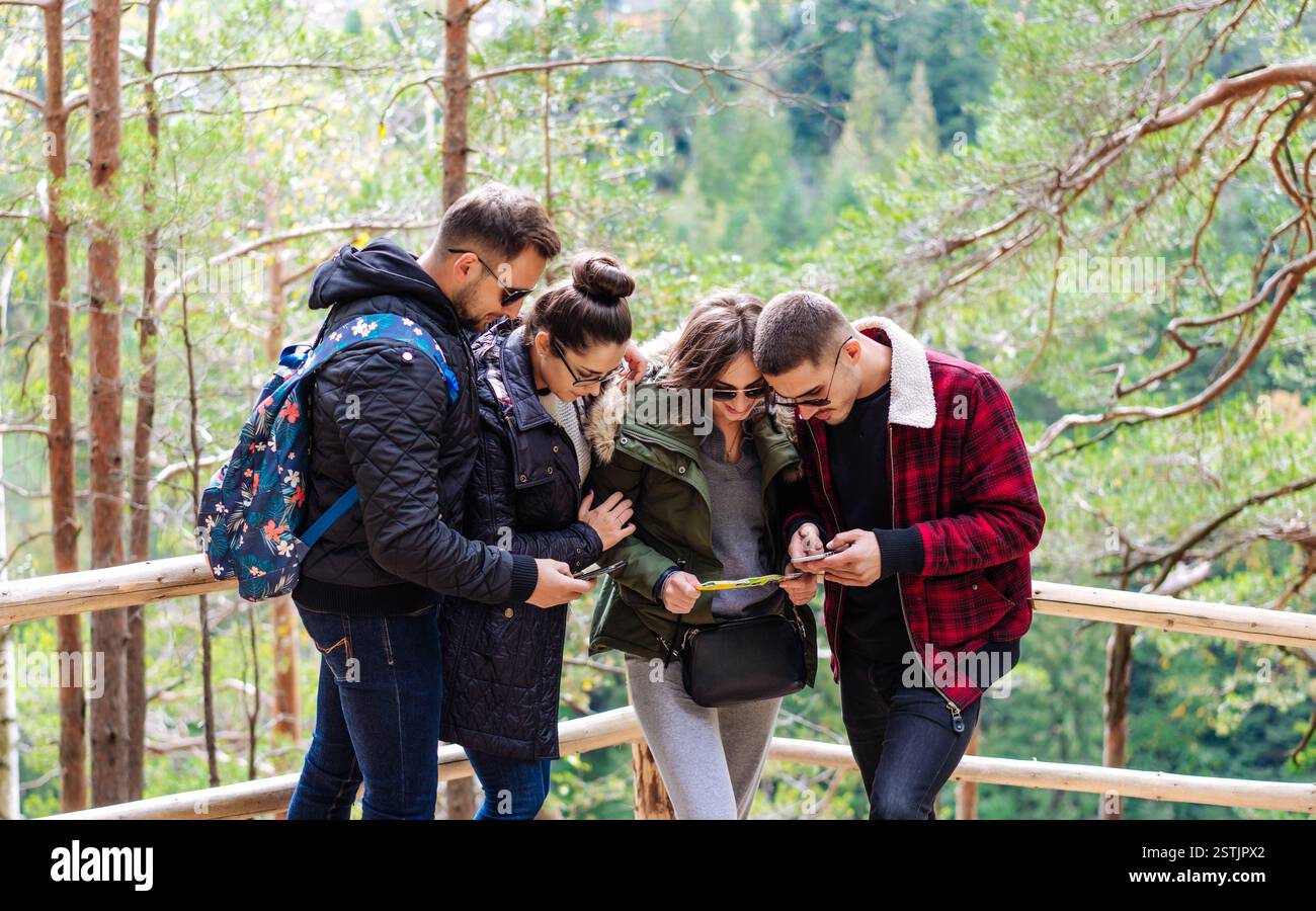 Four tourists trying to find the way Stock Photo - Alamy