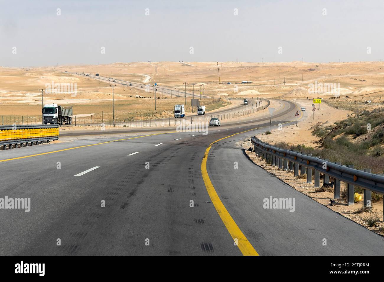 Qatar to Riyadh road Stock Photo - Alamy
