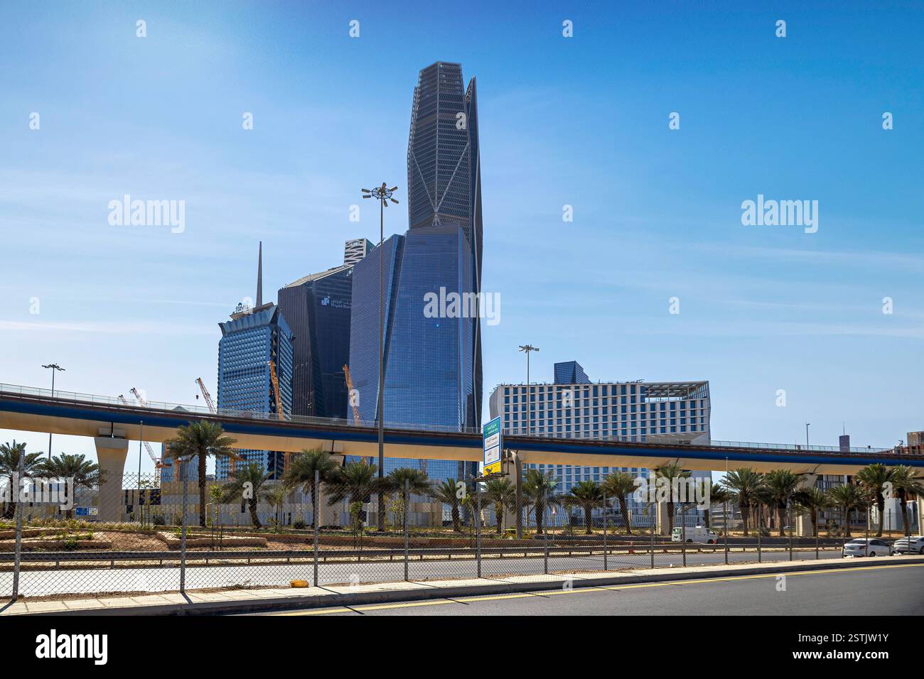 Riyadh saudi arabia street scene hi-res stock photography and images ...