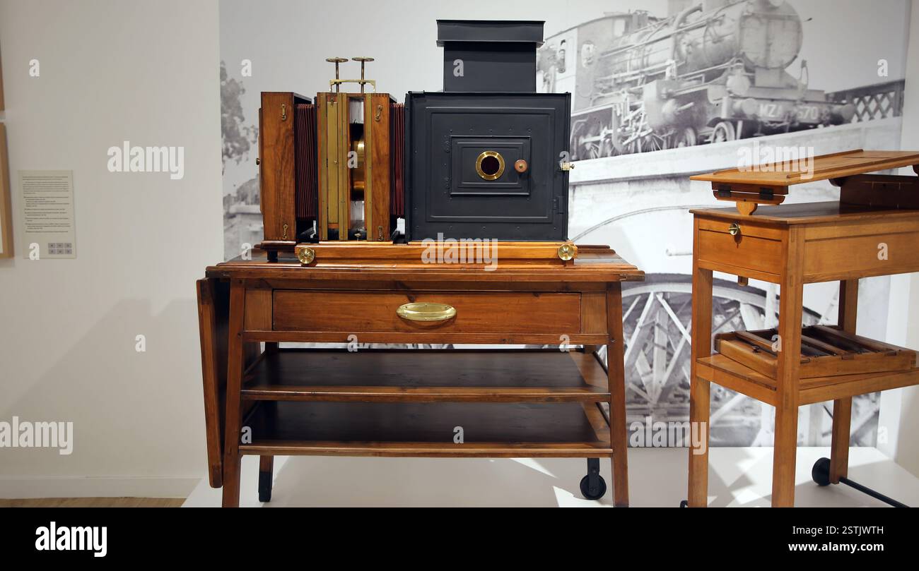 Horizontal photographic enlarger hi-res stock photography and images ...