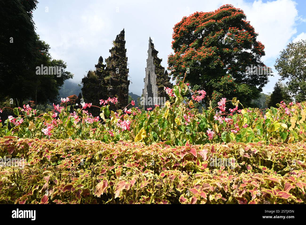 Handara gate bedugul village in hi-res stock photography and images - Alamy