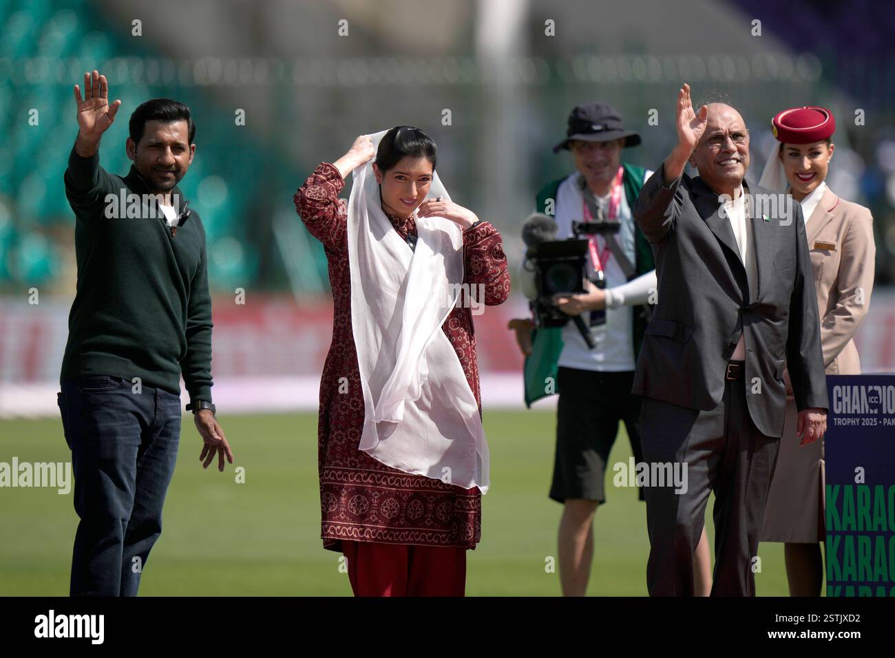 Pakistan's President Asif Ali Zardari, right, his daughter Aseefa ...