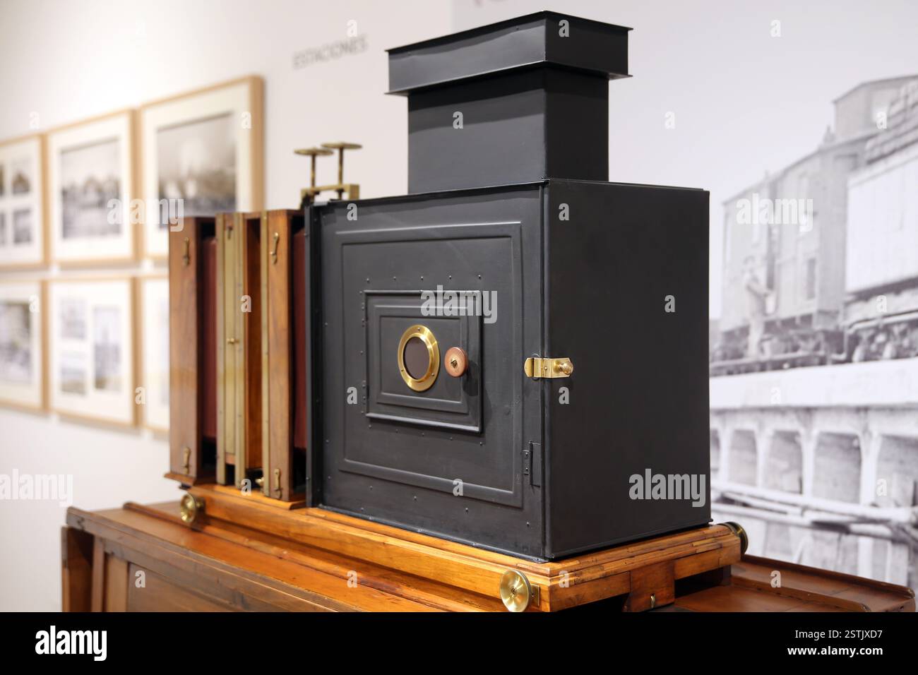 projection lantern for fixed views - glass plates -, called horizontal ...