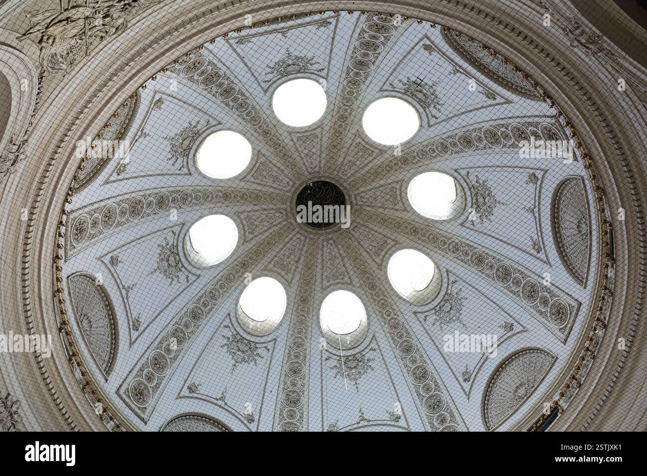 Dome interior hi-res stock photography and images - Alamy