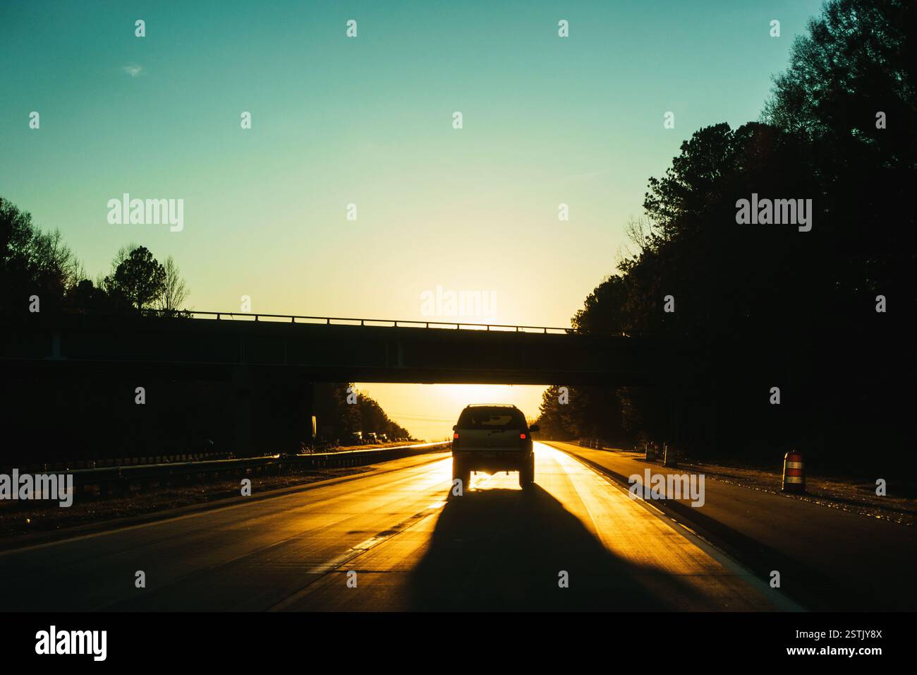 Car driving into the sunset Stock Photo - Alamy