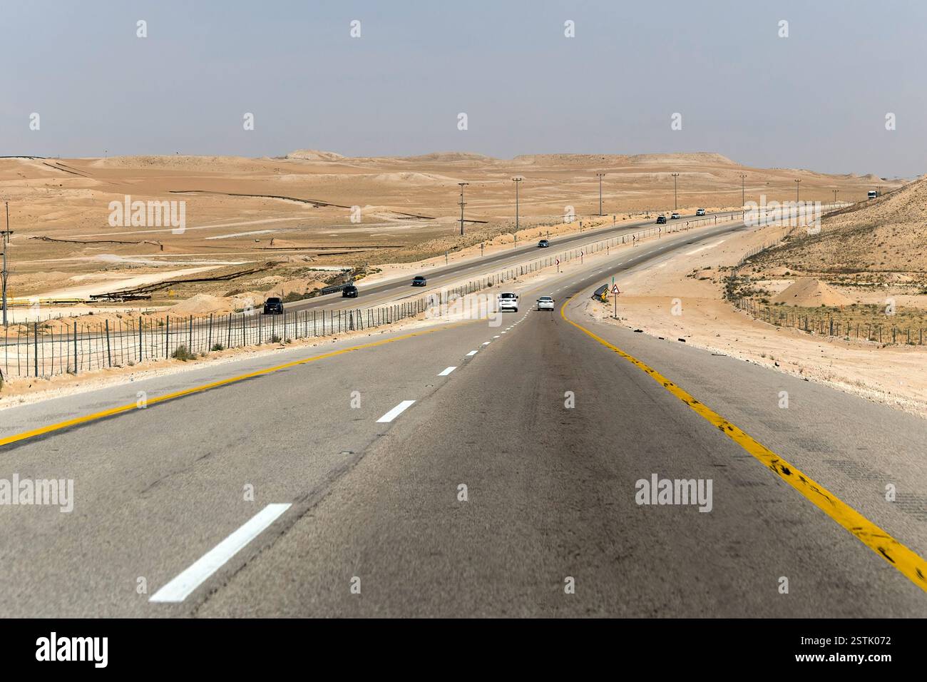 Qatar to Riyadh road Stock Photo - Alamy