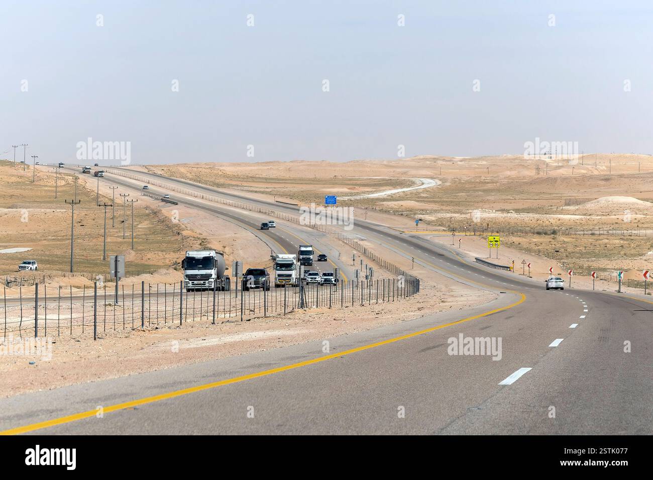 Qatar to Riyadh road Stock Photo - Alamy