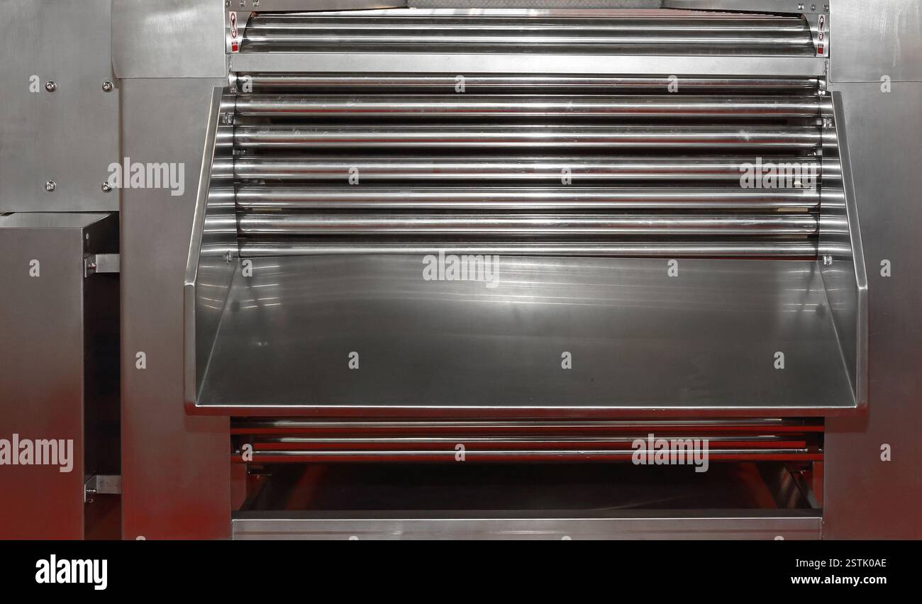 Mechanical Fruit Sorting and Calibrating Machine Stock Photo - Alamy