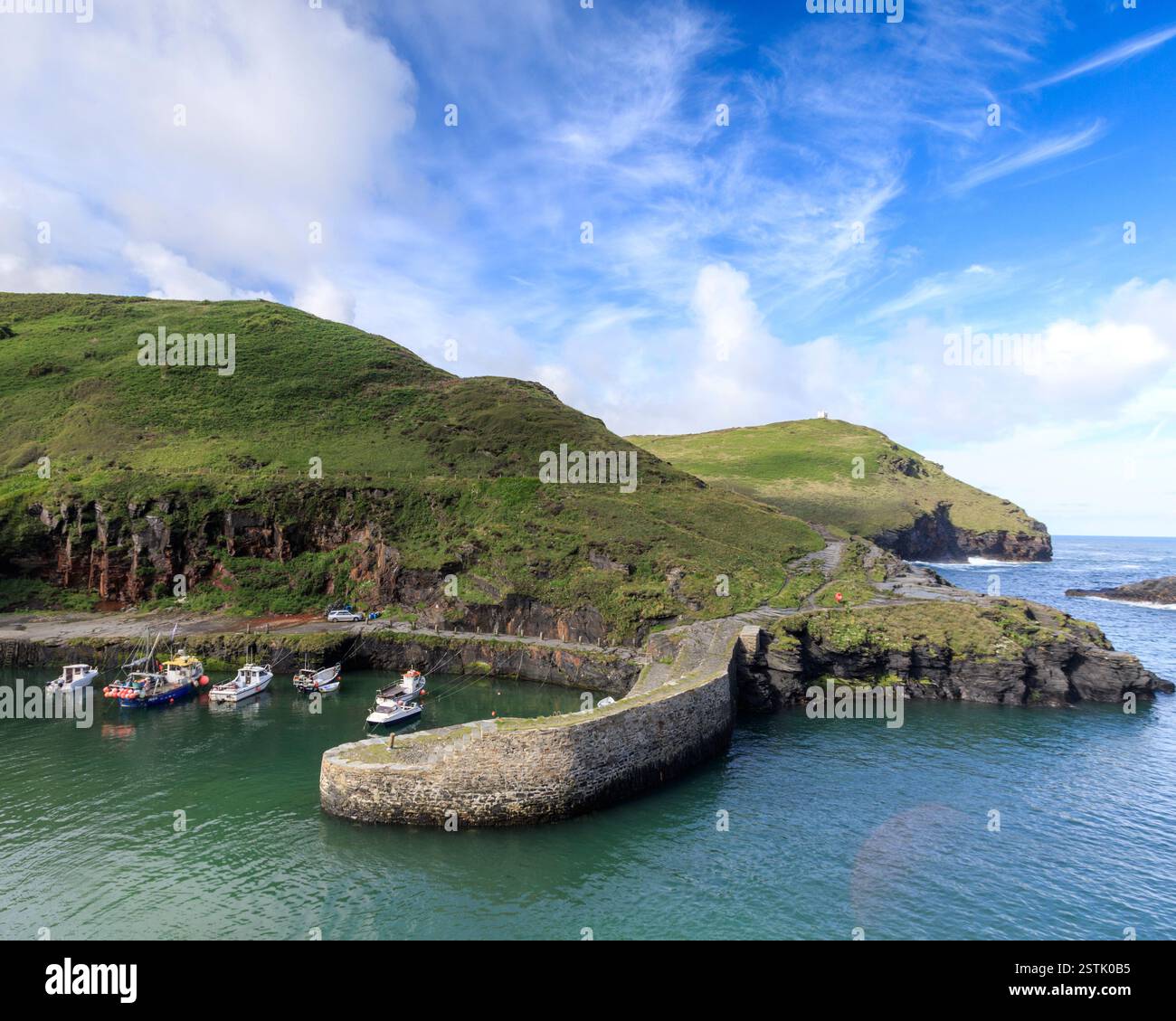 Tintagel beach bay north cornwall hi-res stock photography and images ...