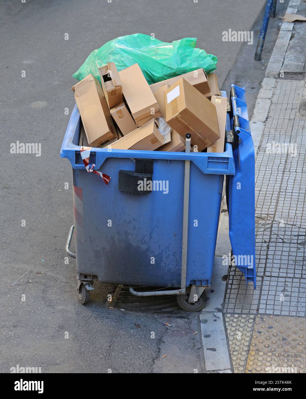 Overflow of Trash Stock Photo - Alamy