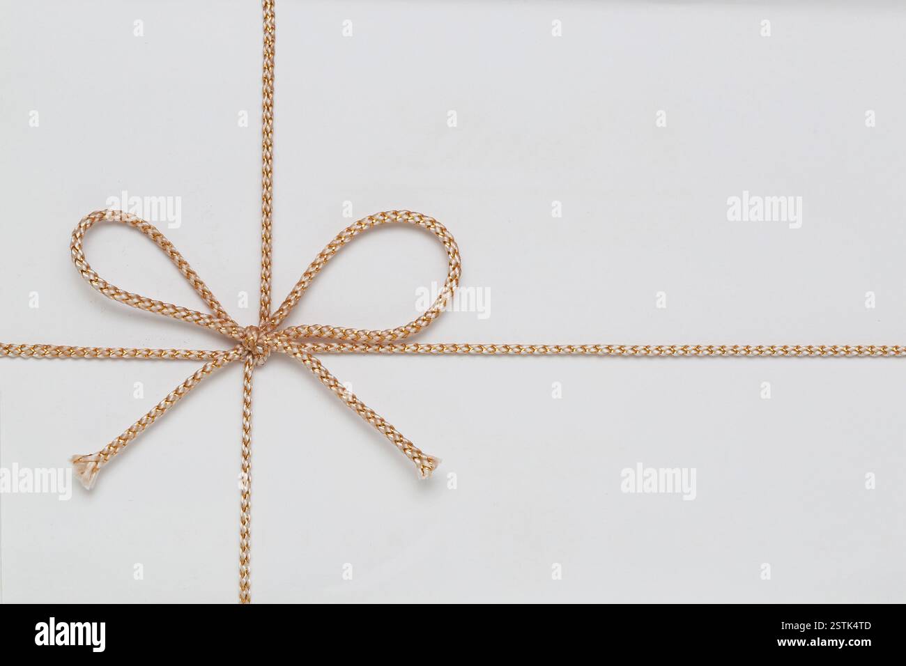 Bow string hi-res stock photography and images - Alamy