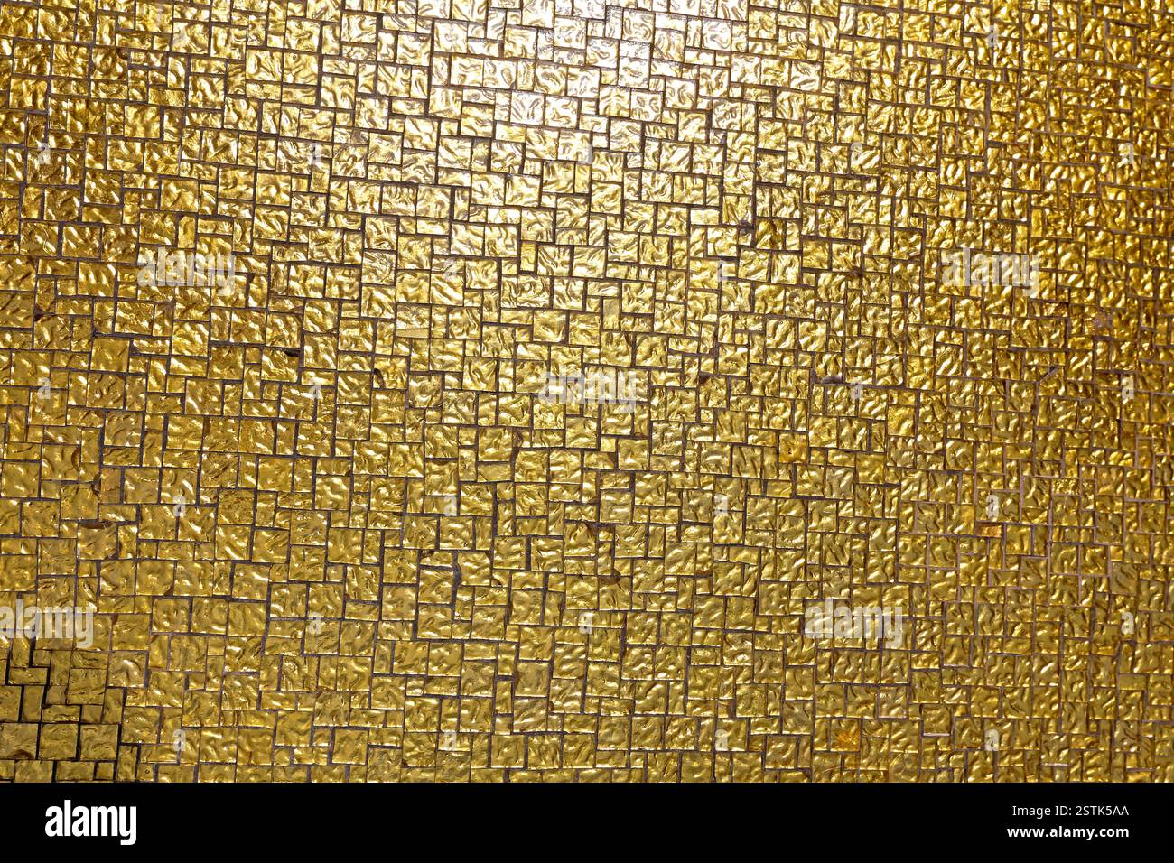 Gold tiles hi-res stock photography and images - Alamy
