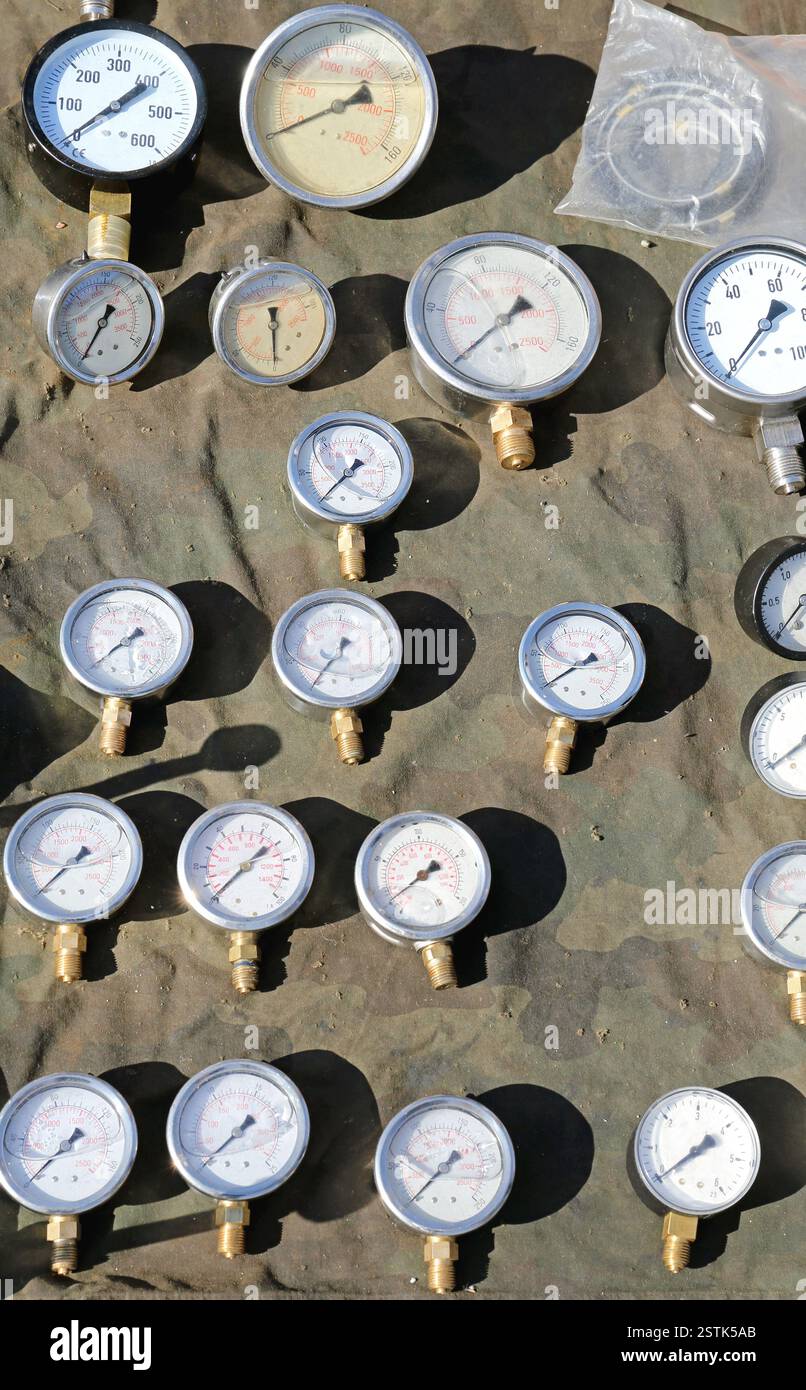 Vacuum gauges hi-res stock photography and images - Alamy