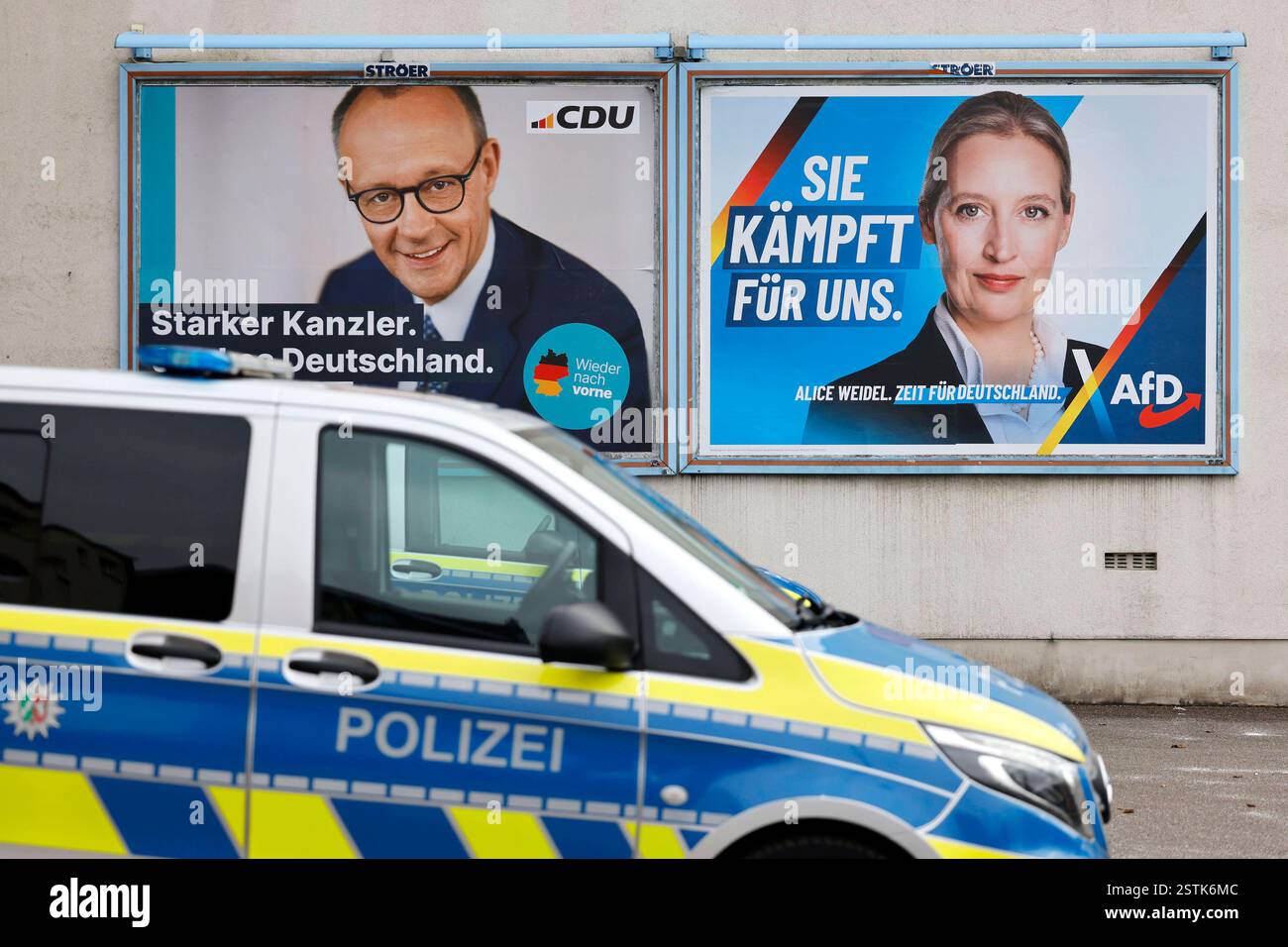 Ein Wahlplakat der AfD mit dem Konterfei von Spitzenkandidatin Alice ...