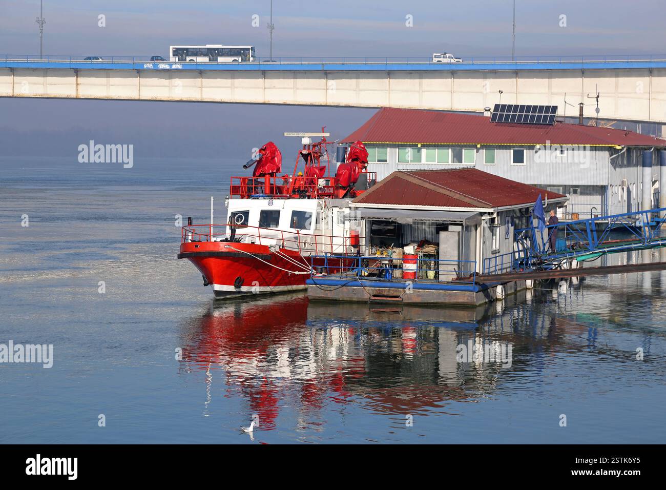 Firefighters boat hi-res stock photography and images - Alamy