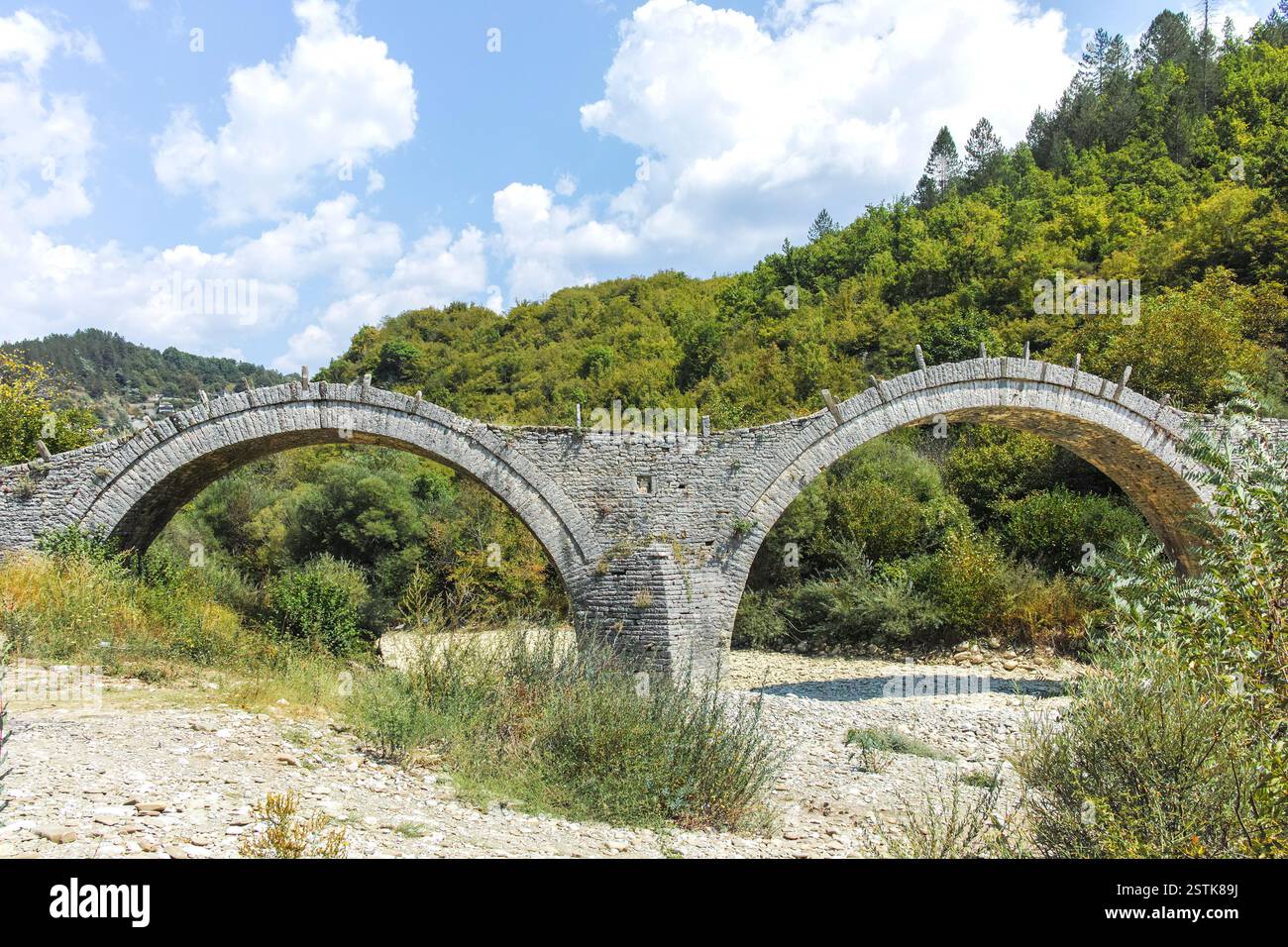 Amazing view of Medieval Plakidas (Kalogeriko) Bridge at Pindus ...