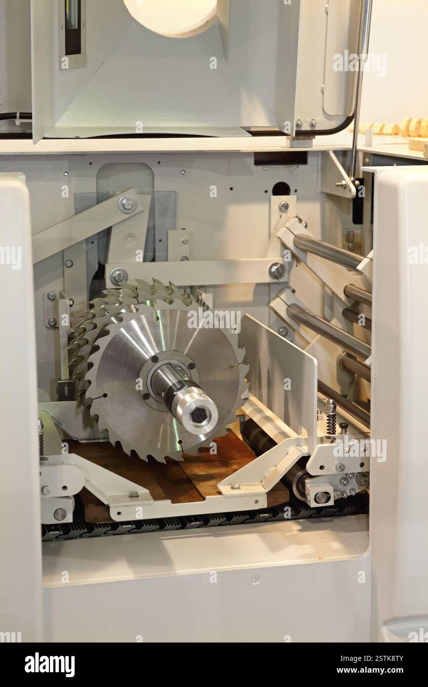 Machine saw hi-res stock photography and images - Alamy