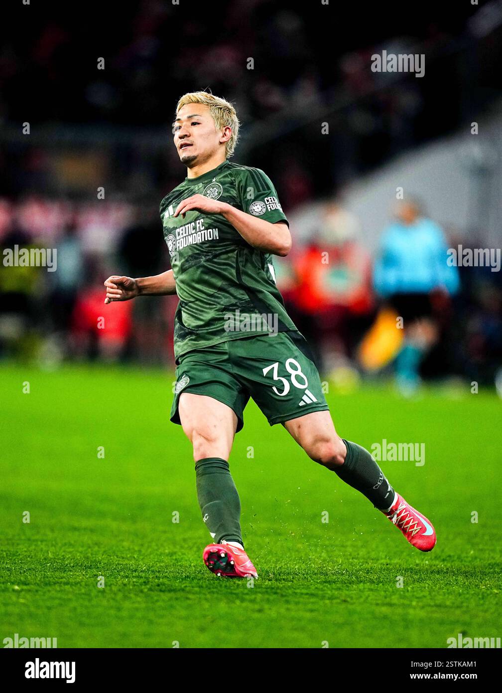 Allianz Areana, Munich, Germany. 18th Feb, 2025. Daizen Maeda of Celtic ...
