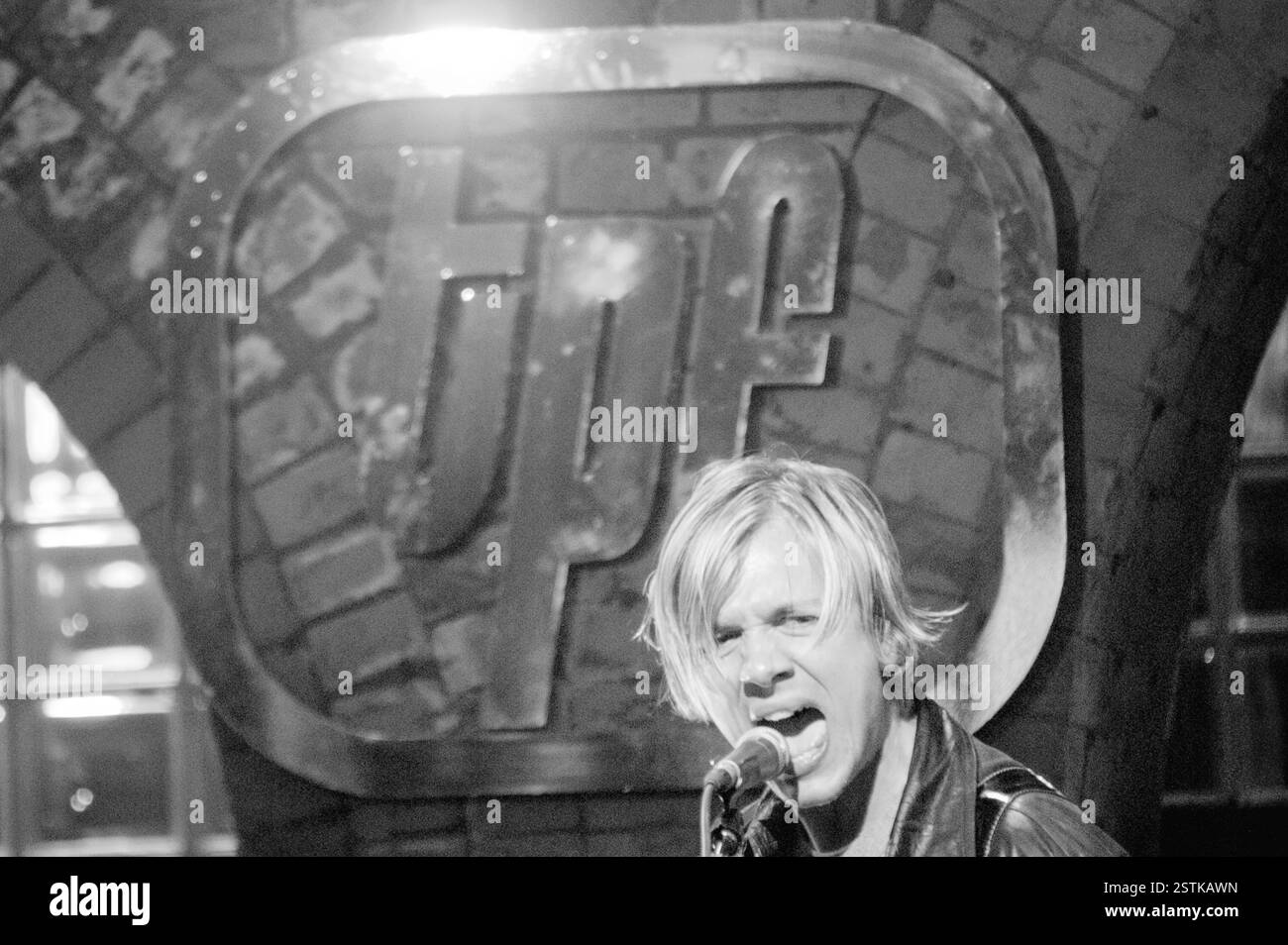 JJ72, TV APPEARANCE, 2002: Mark Greaney the singer of the Irish indie ...