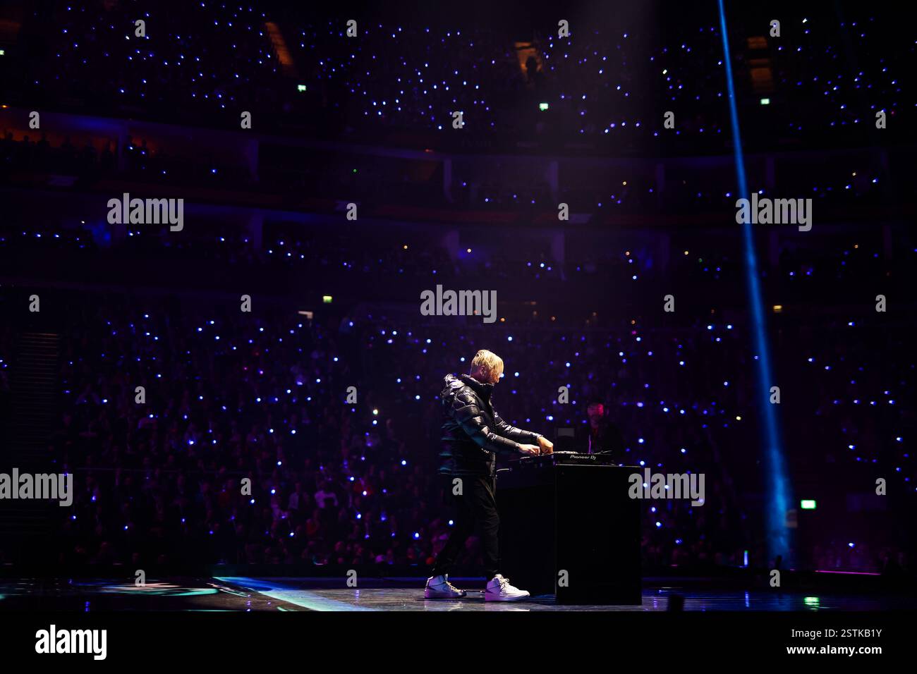 London, Emirats Arabes Unis. 18th Feb, 2025. Brian Tyler performing ...