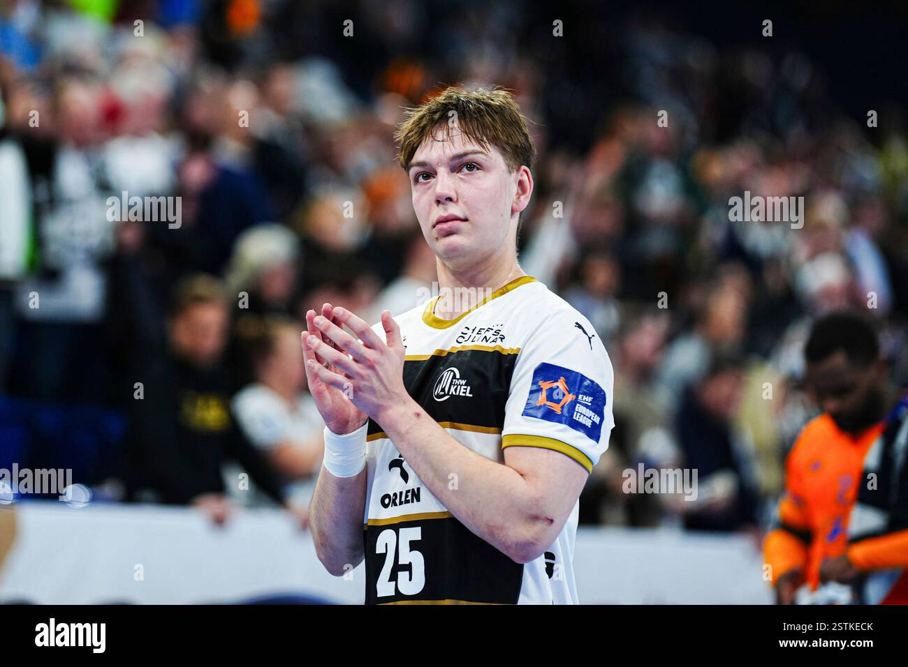 Linus Kutz (THW Kiel, #25) GER, THW Kiel vs. FC Porto, Handball, EHF European League, Hauptrunde ...