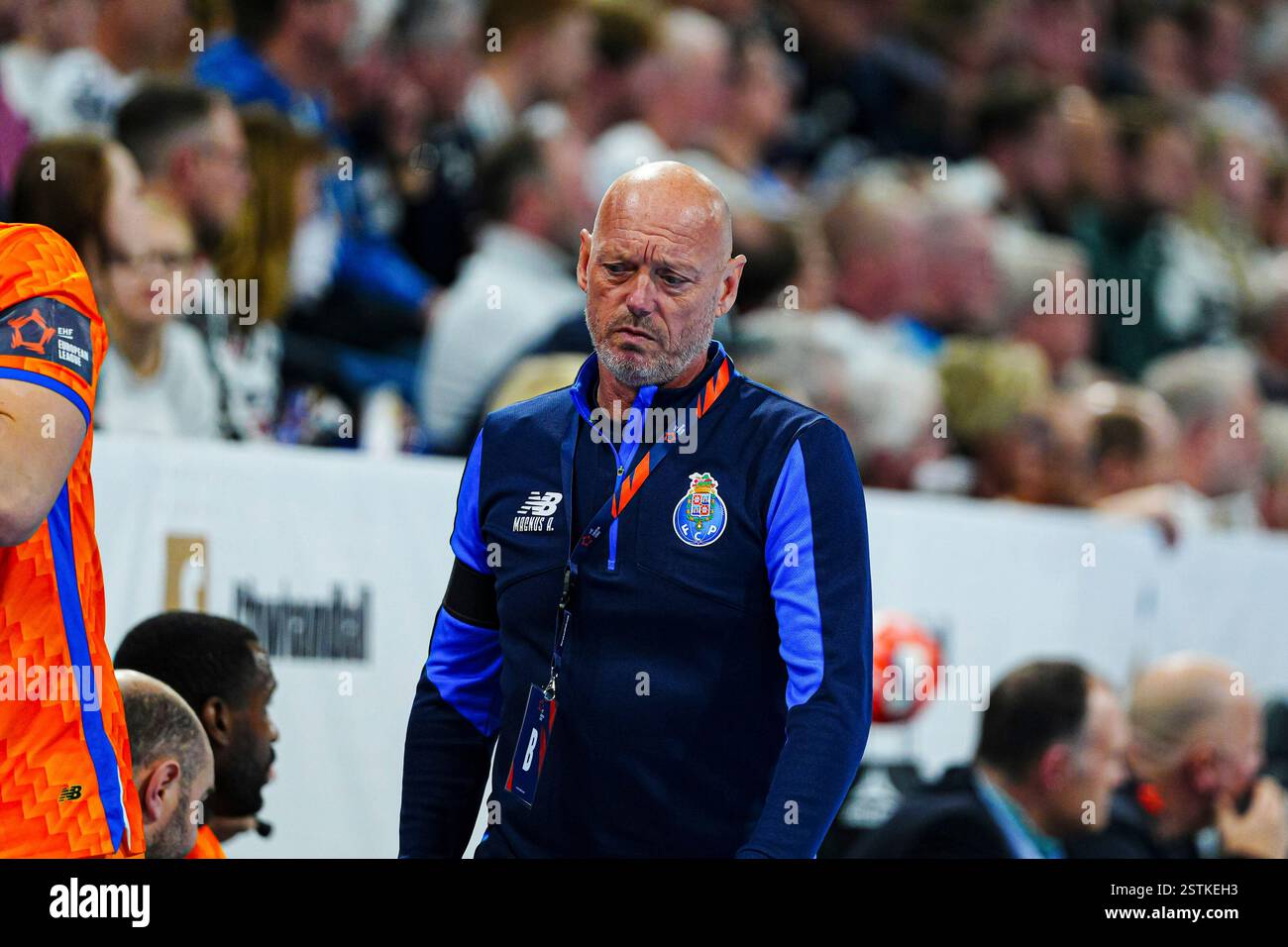 Kiel, Deutschland. 18th Feb, 2025. Magnus Andersson (FC Porto, Trainer ...