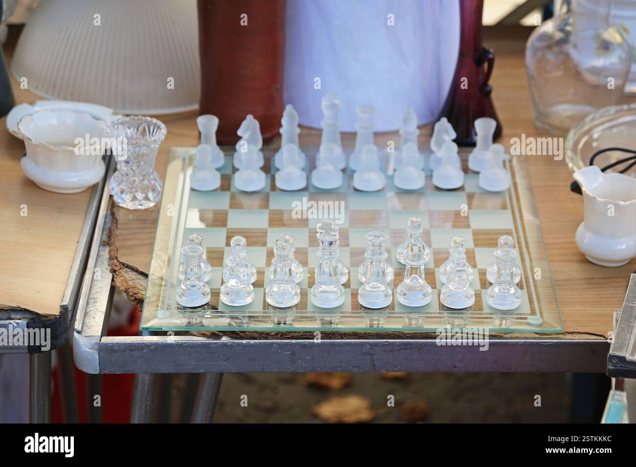 Glass chess board chess pieces hi-res stock photography and images - Alamy