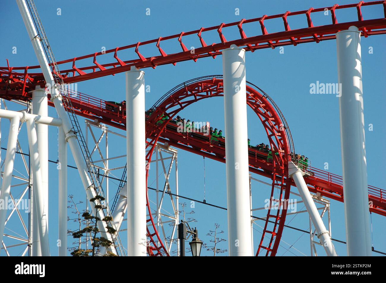 Sunny day at Los Angeles Six Flag's Magic mountain amusement park, a ...