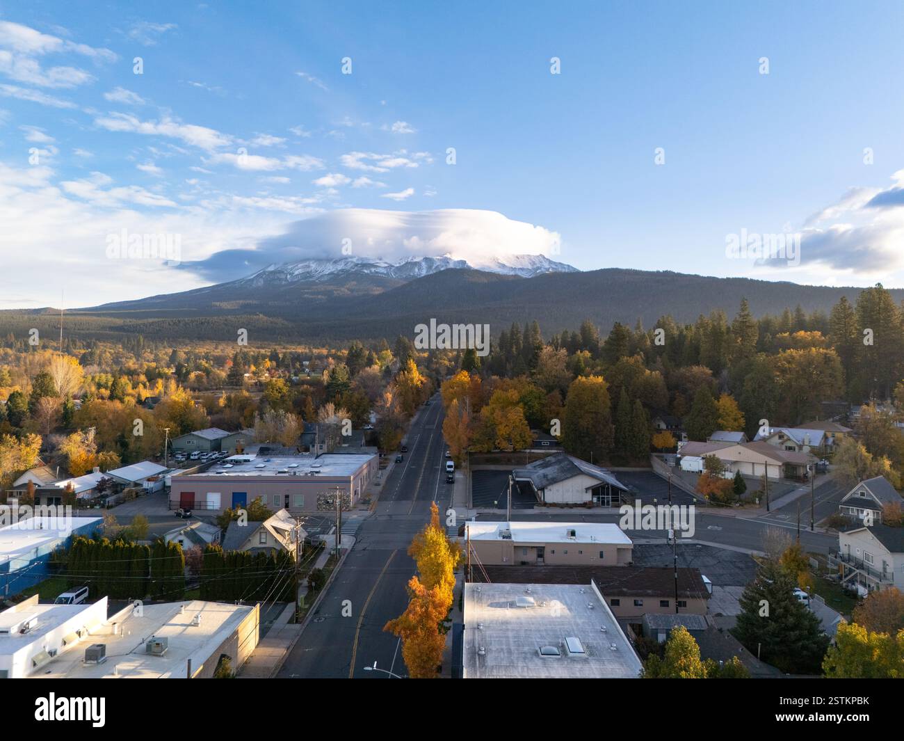 Mount Shasta volcano towering over Mt Shasta town, autumn, dawn ...