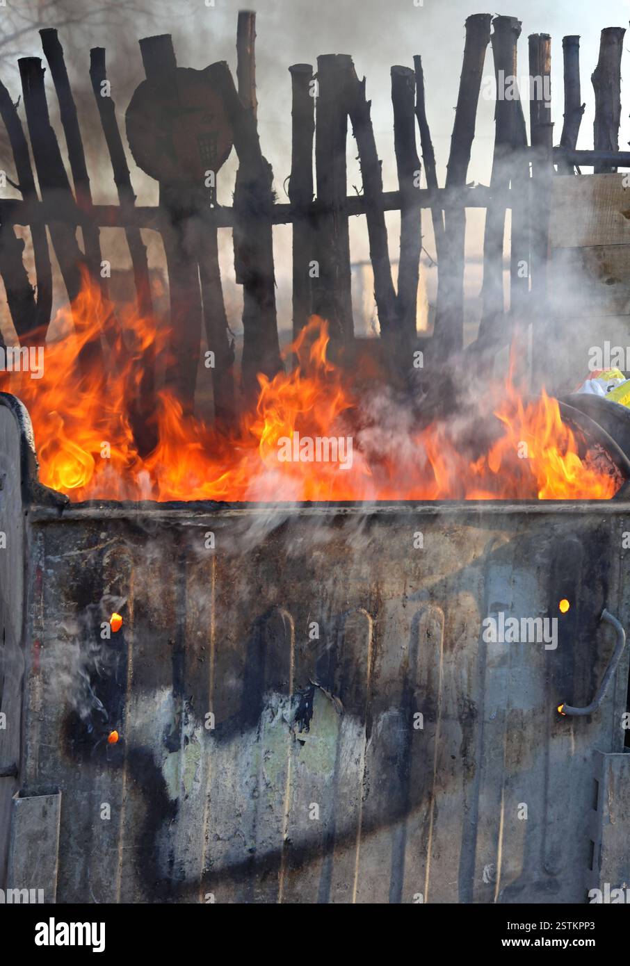 Garbage dump fire smoke air hi-res stock photography and images - Alamy