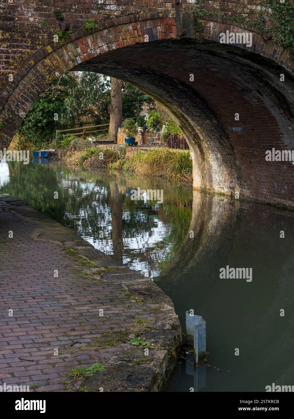 Ryeford Bridge, Stroudwater Canal, Stroud, Gloucestershire, England, UK ...