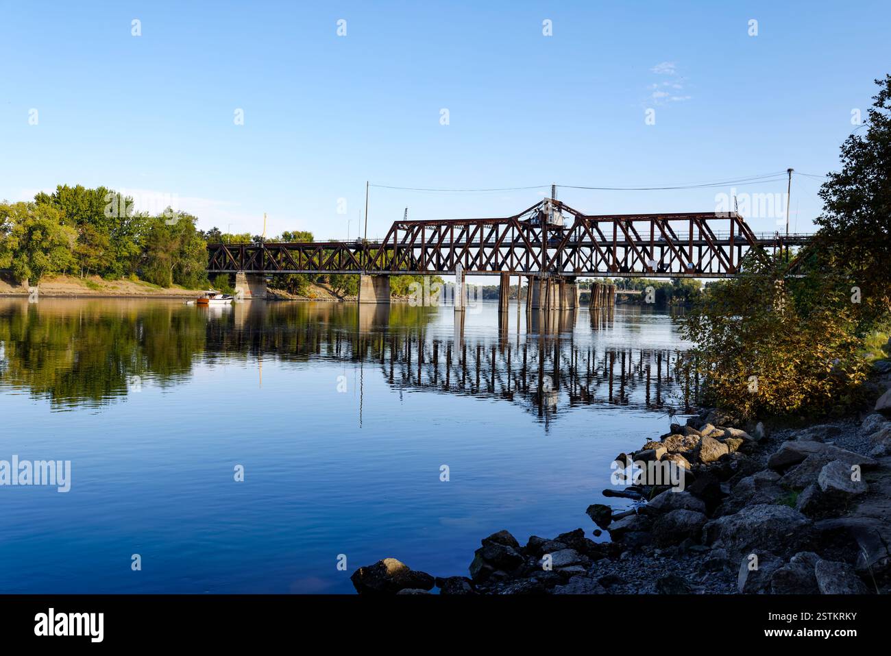 Railway bridge over Sacramento River by historic gold rush era Old ...