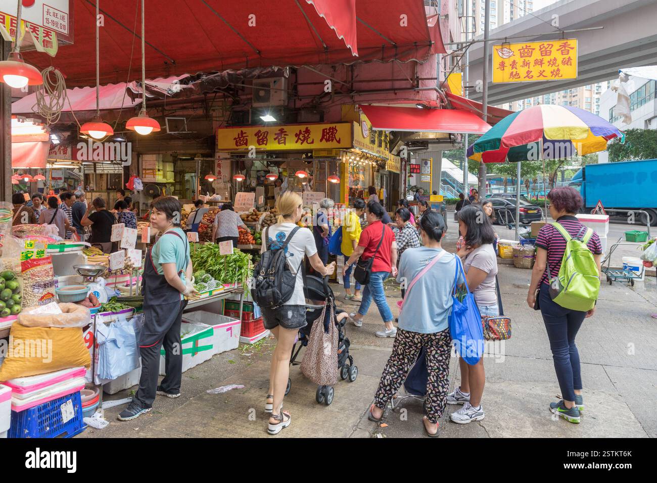 Crowded china local hi-res stock photography and images - Alamy