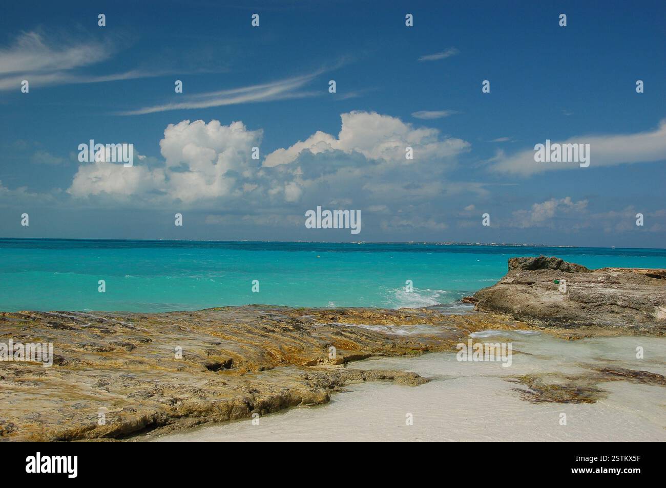 Stunningly beautiful beach gentle waves hi-res stock photography and ...