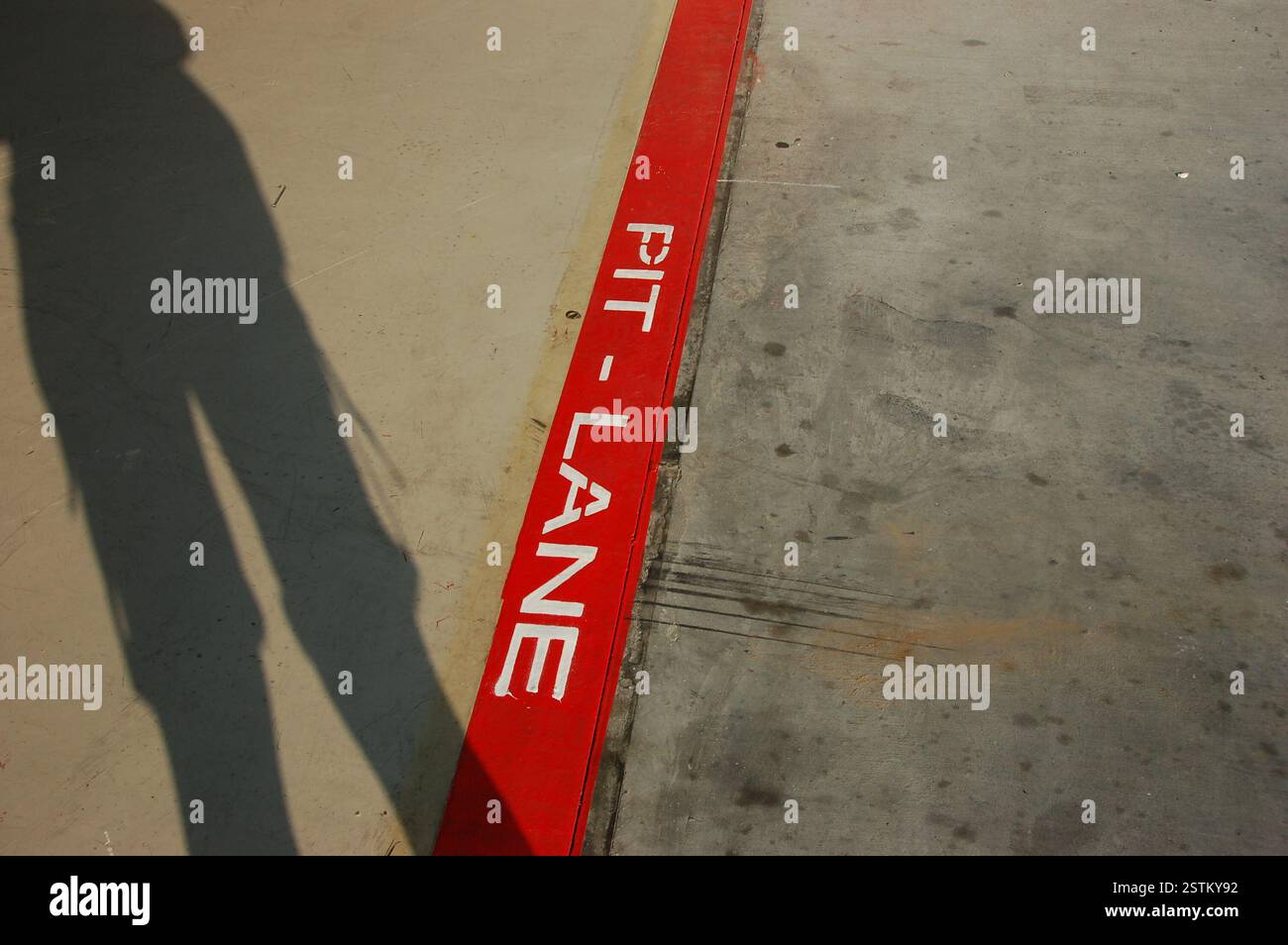 F1 pit crew hi-res stock photography and images - Alamy