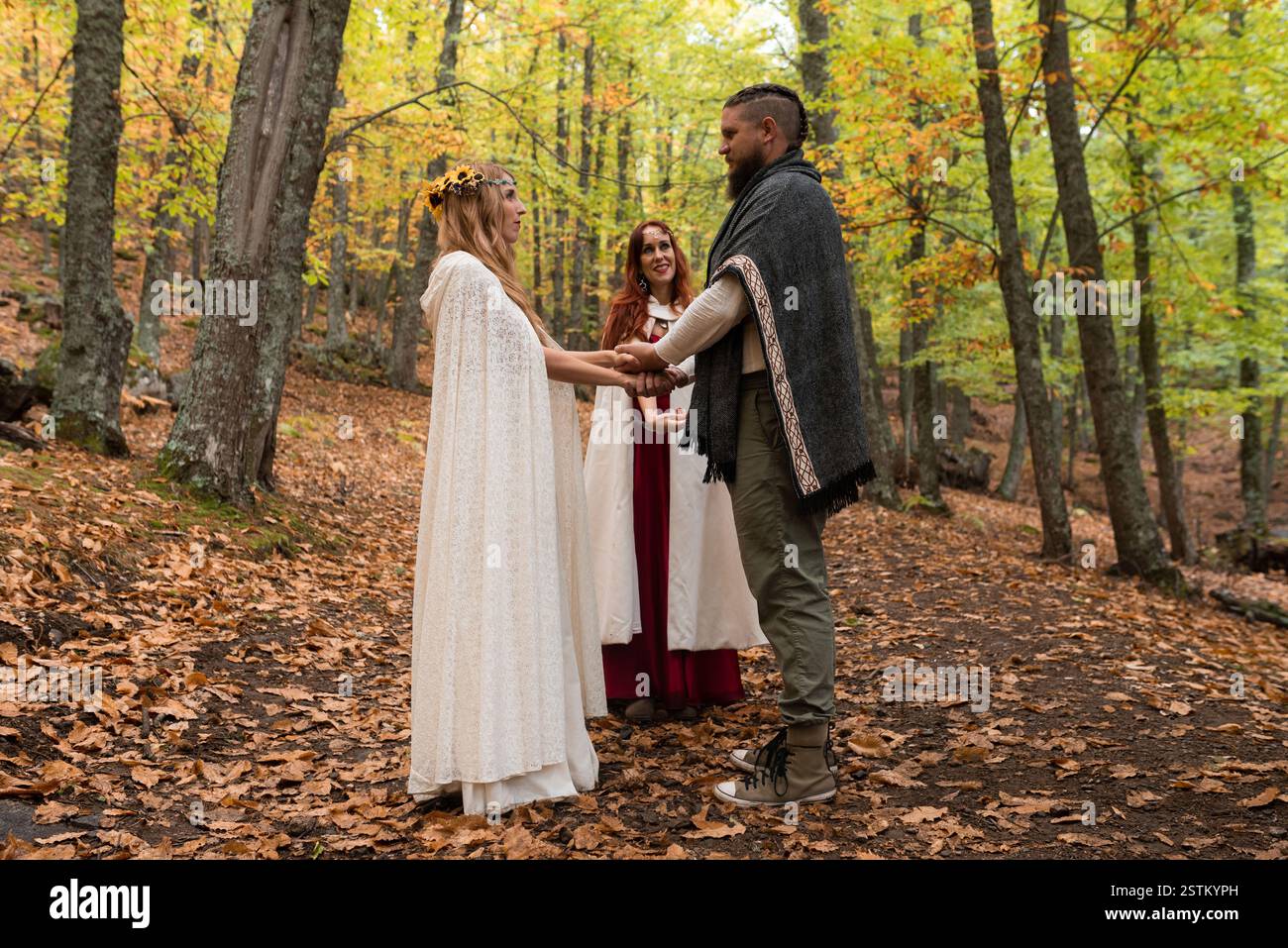Celtic weddings based in Spain, made in a beautiful forest of trees ...