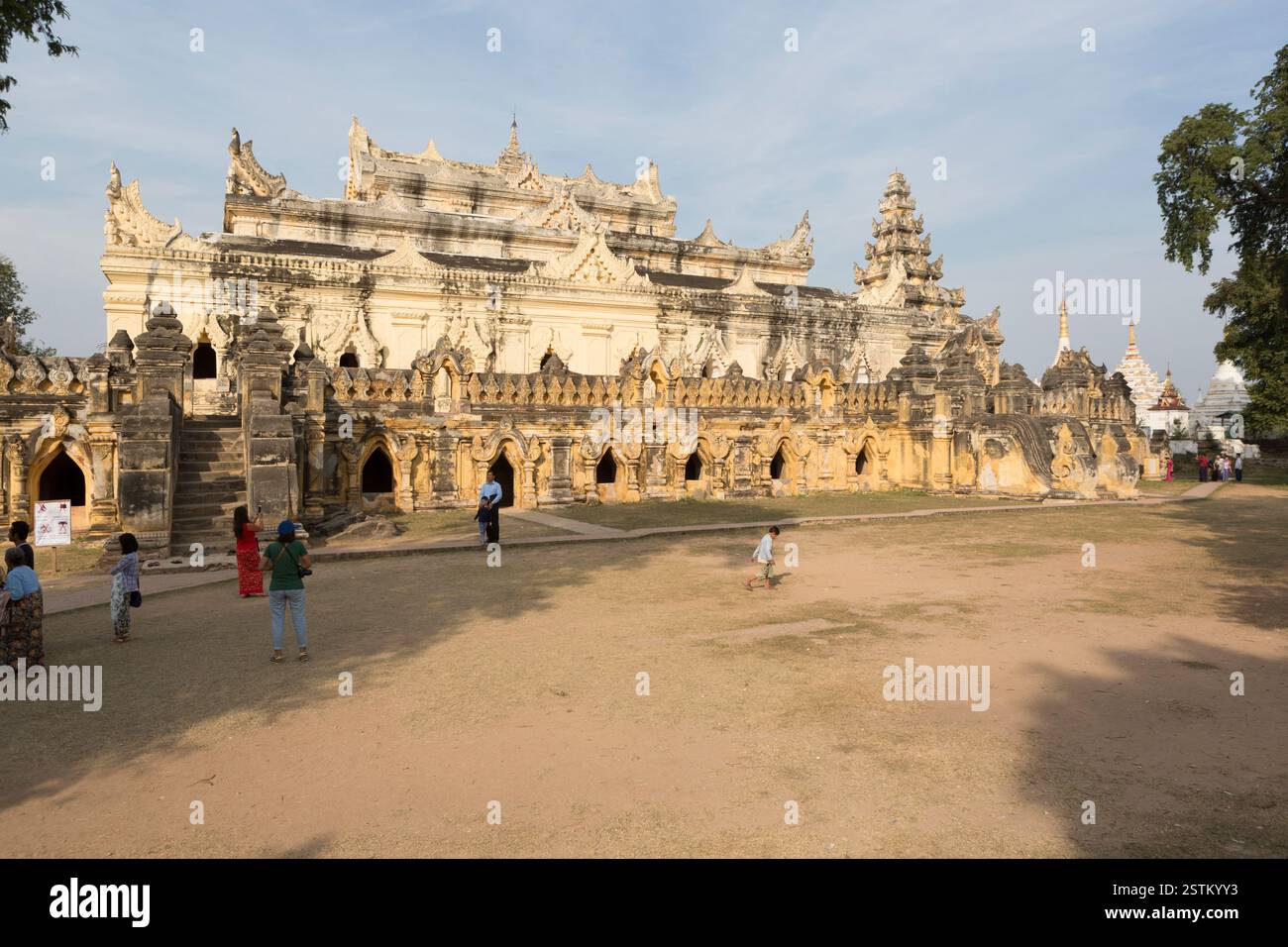 Konbaung era architecture hi-res stock photography and images - Alamy