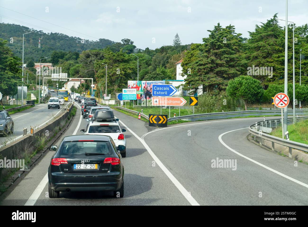 Lisbon, Portugal - October 31, 2024: Traffic on the way Stock Photo - Alamy