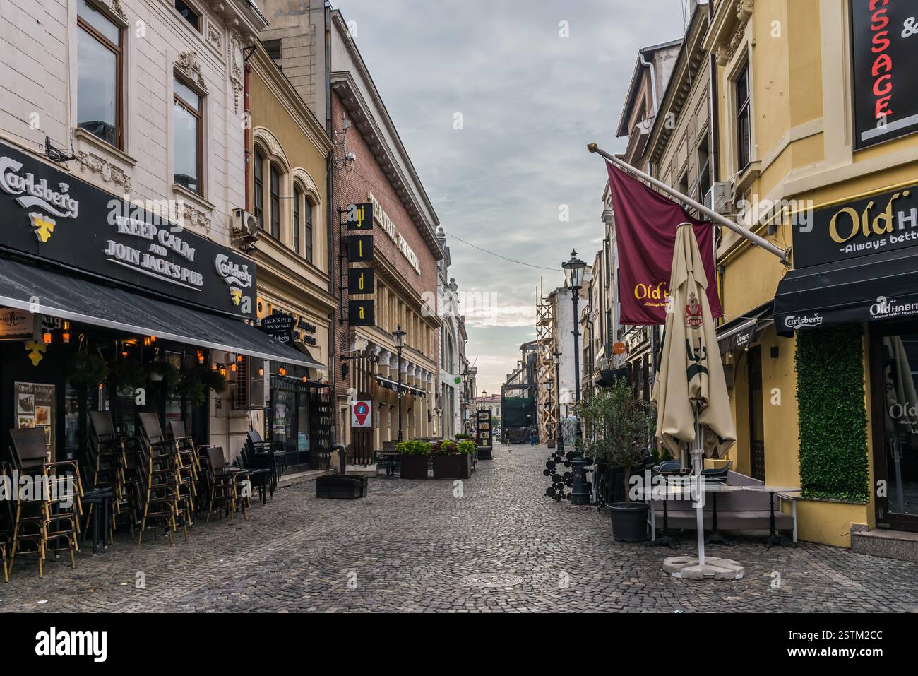Dirty streets and shab hi-res stock photography and images - Alamy