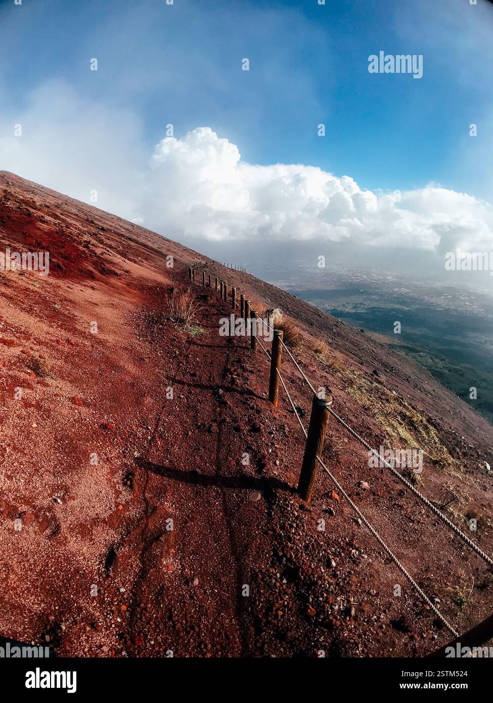 Rocky hiking trail bordered hi-res stock photography and images - Alamy