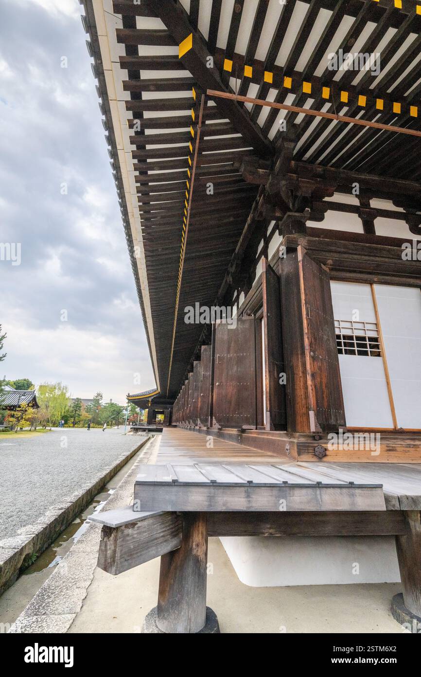 Japanese temple doors hi-res stock photography and images - Alamy