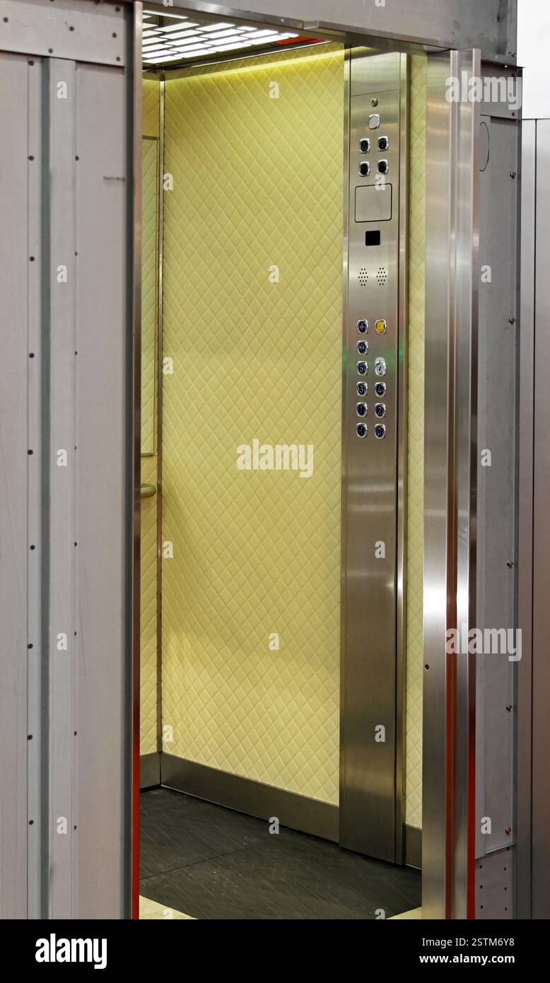 Construction elevator elevator hi-res stock photography and images - Alamy